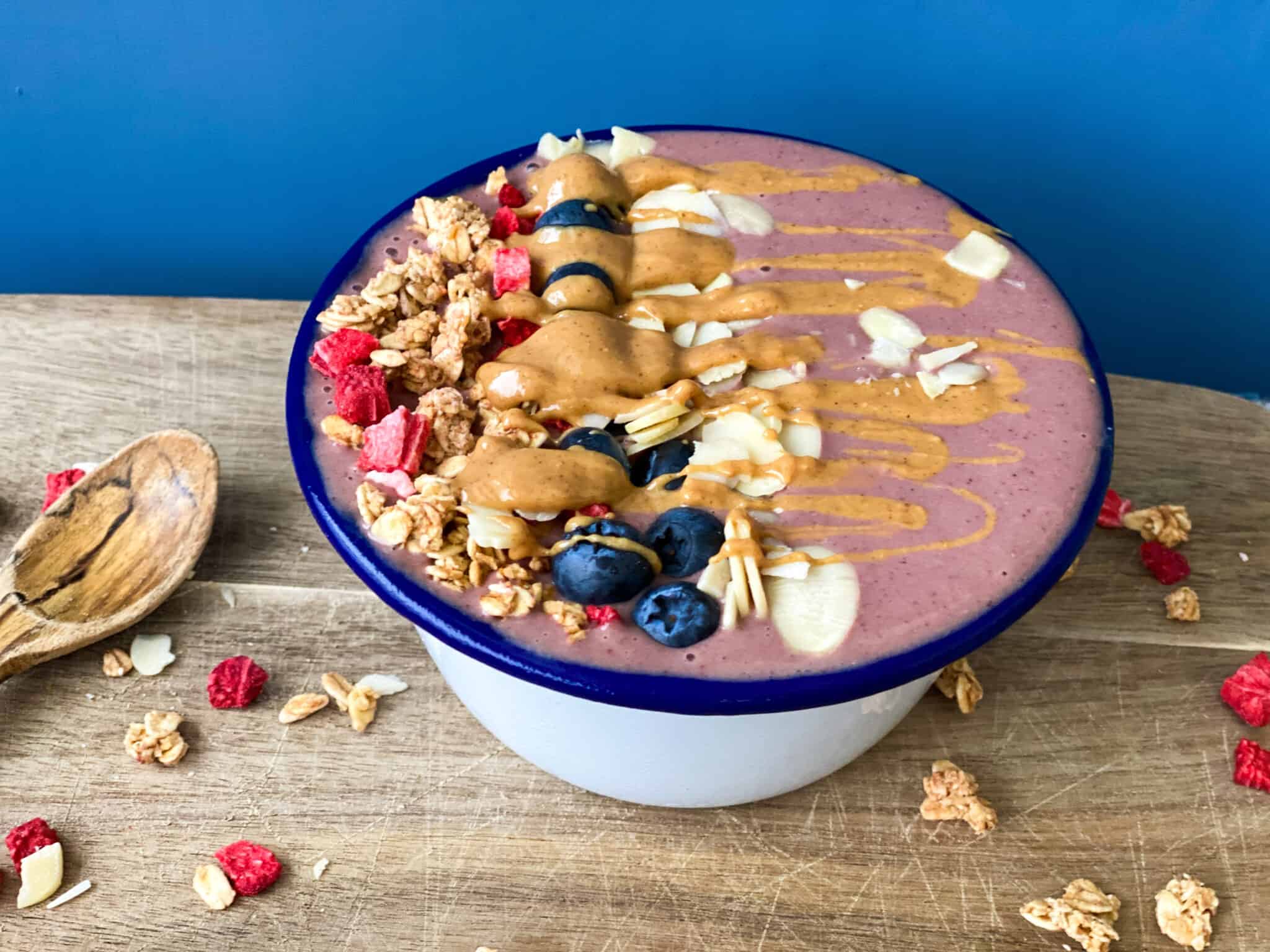 The Best Peanut Butter Acai Bowl | Yummies Acai Peanut Butter Smoothie